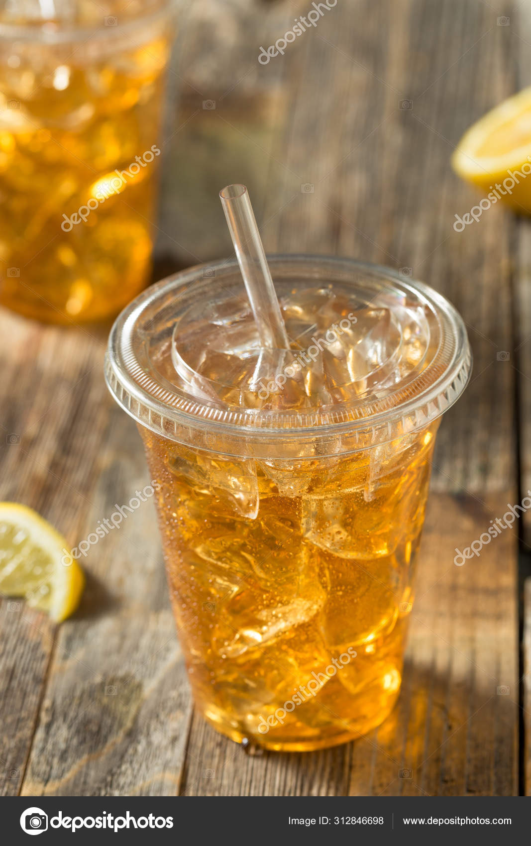 Refrescante té helado frío — Foto de stock #312846698 © bhofack2