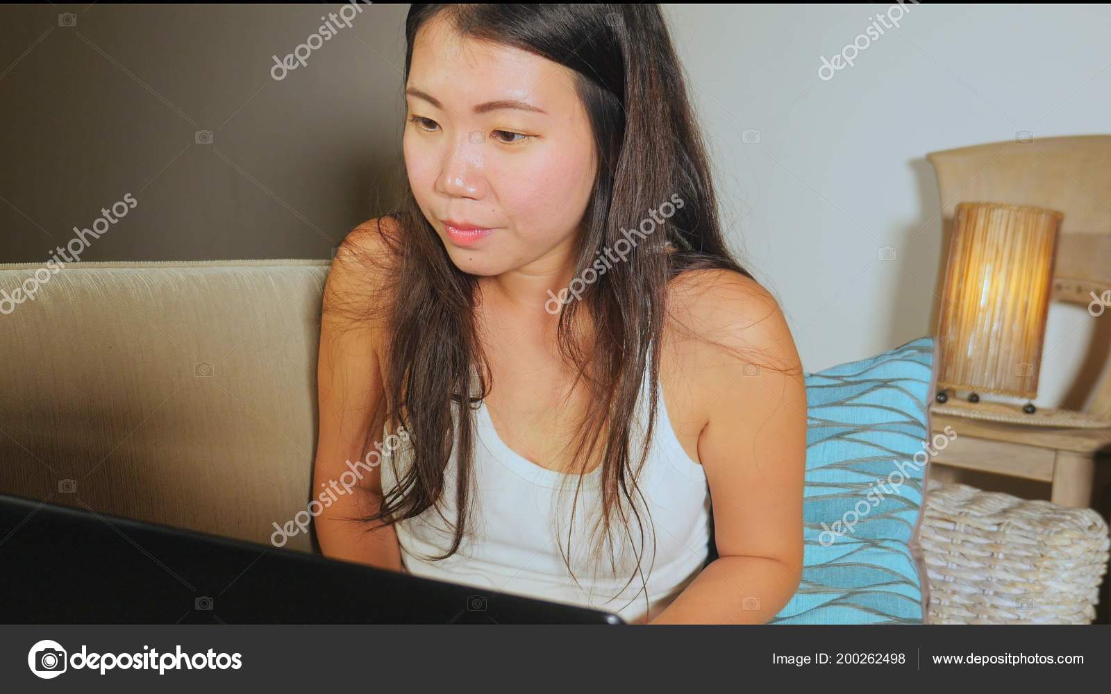 Joven Hermosa Asiática Coreana Estudiante Chica Feliz Relajado Casa ...