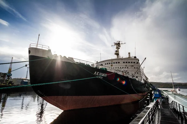 Buzkıran lenin Stock Photos, Royalty Free Buzkıran lenin Images ...