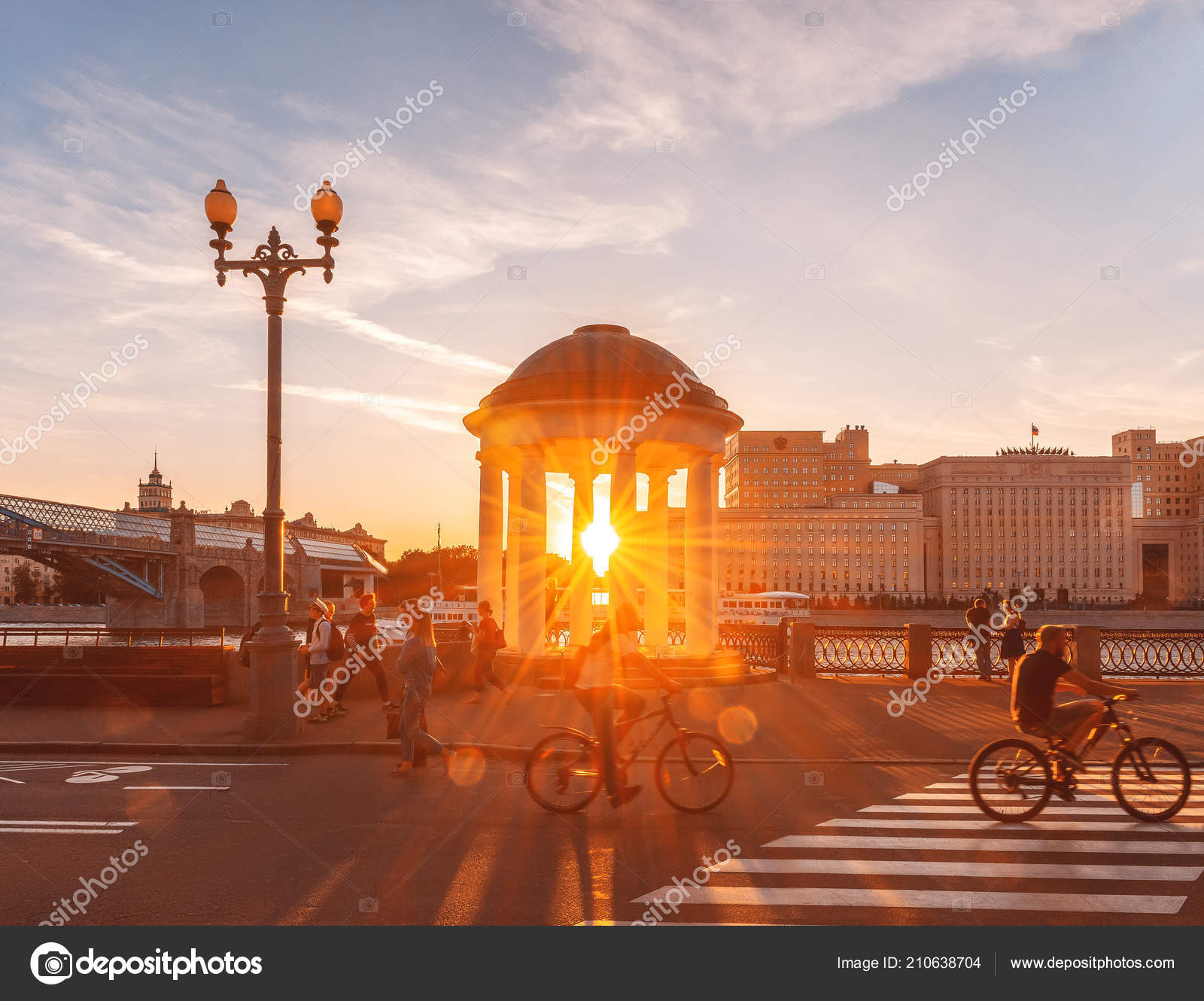 Summer Gorky Park Sun Rays Road Bicyclist Russia Moscow August – Stock ...