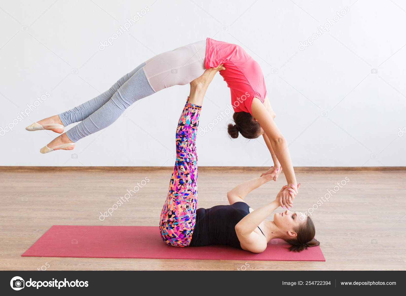 Girls perform acrobatic exercise in the gym — Stock Photo © broniktav ...