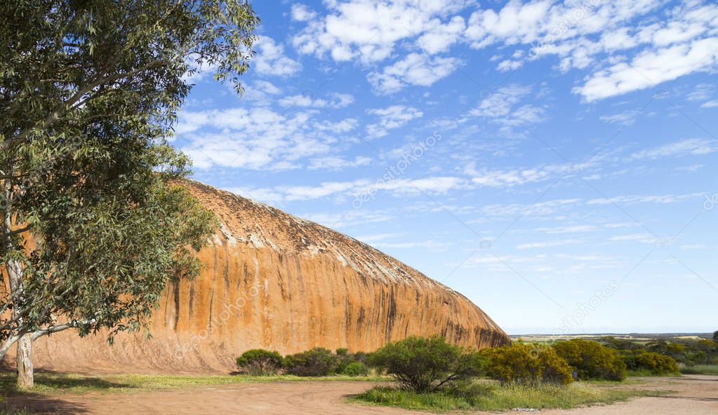 Pildappa Rock es un inselberg rosa único situado a 15 kilómetros al noreste de Minnipa. Se formó ...