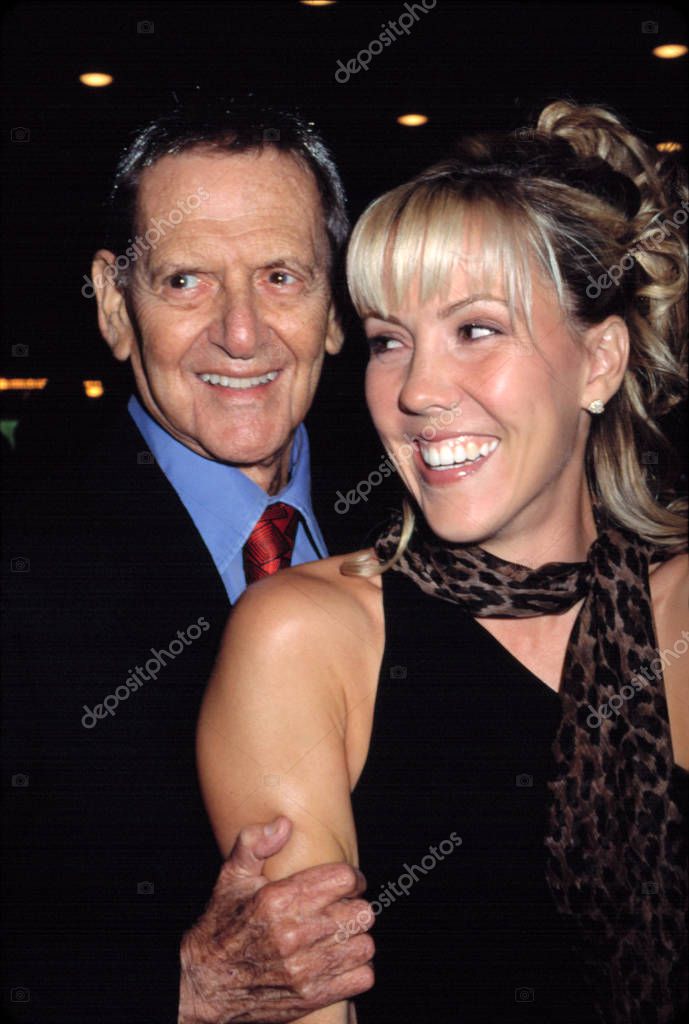Tony Randall y su esposa Heather en la apertura de DANCE OF DEATH, NY ...