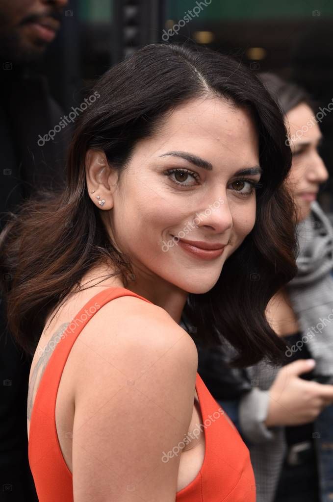 Inbar Lavi Visto En Build Series Para Promover Imposters Out And About Para Celebrity Candids