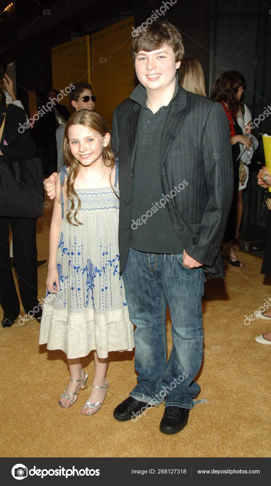 Abigail Breslin And Dakota Fanning