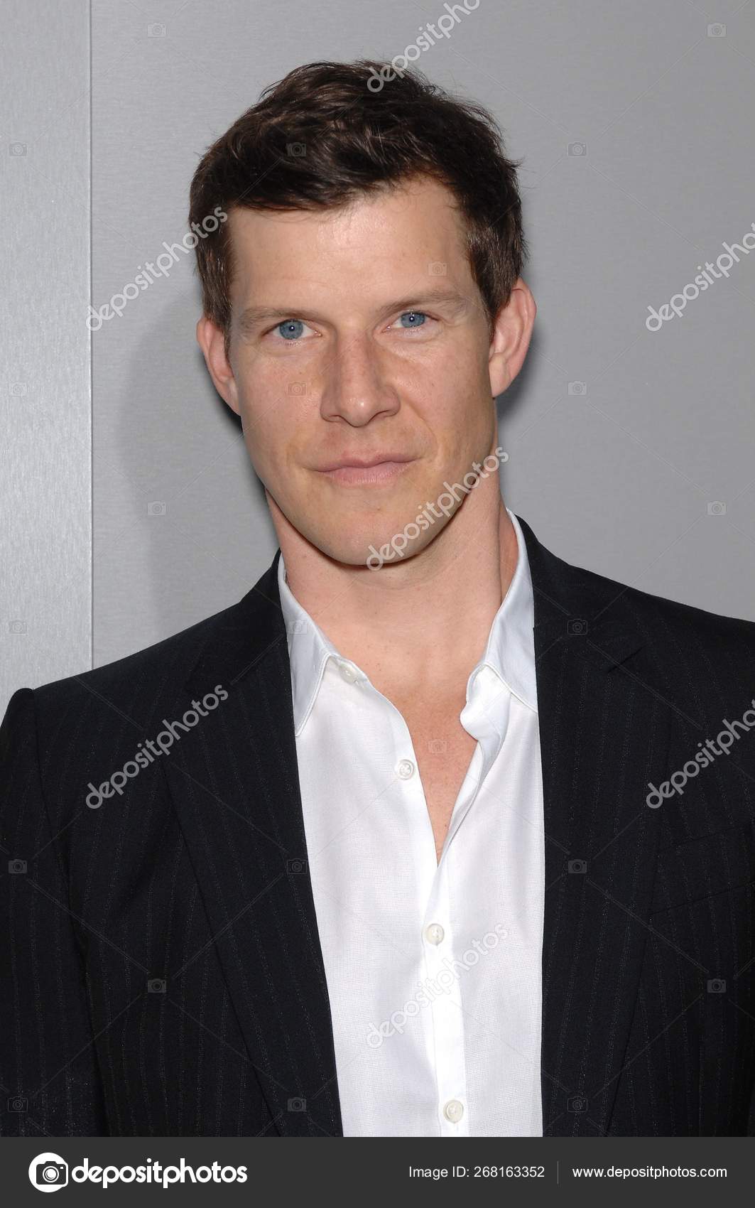 Eric Mabius Body
