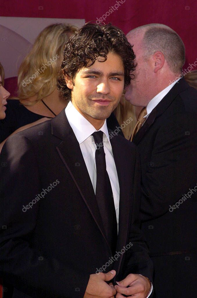 Adrian Grenier en las llegadas para 57th Annual Primetime Emmy Awards, The Shrine Auditorium ...