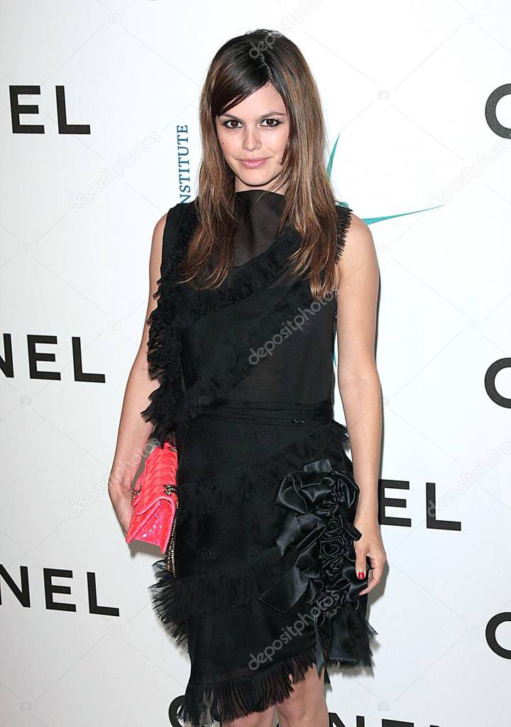 Rachel Bilson (usando Chanel) en las llegadas para Chanel New Concept ...