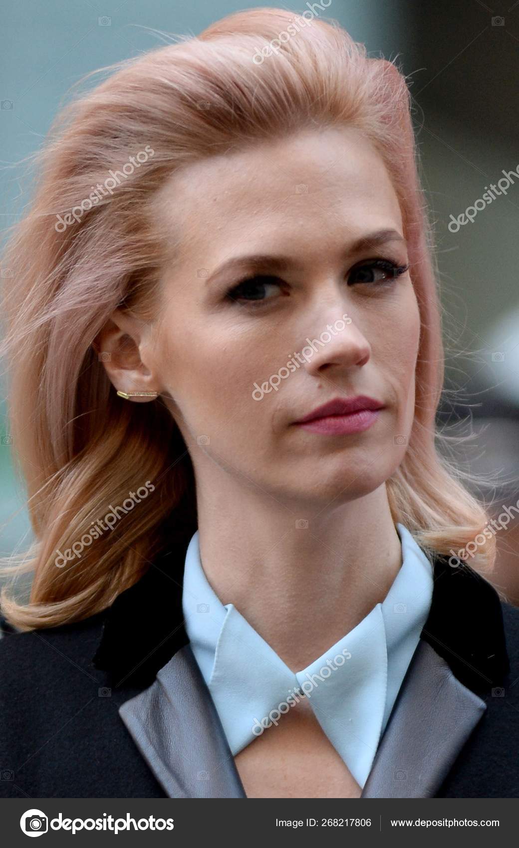 January Jones Public Appearance Amc Unveils Special Commemorative Mad ...