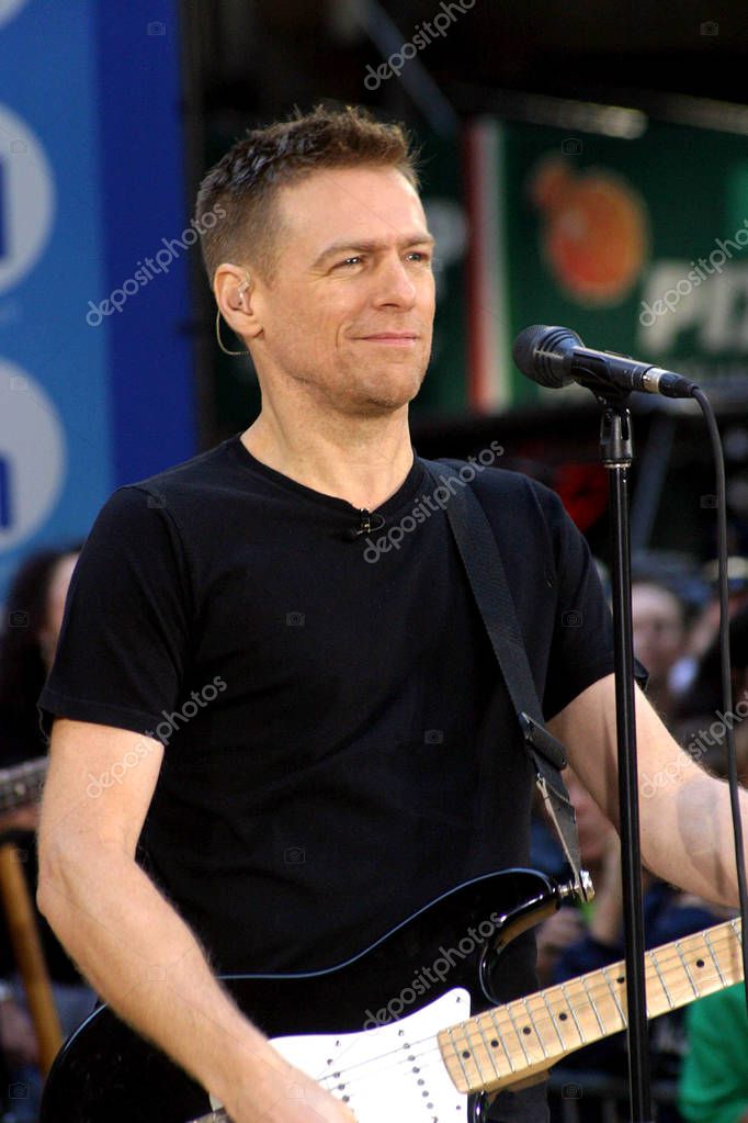Bryan Adams en el escenario para NBC Today Show Concert Series con ...