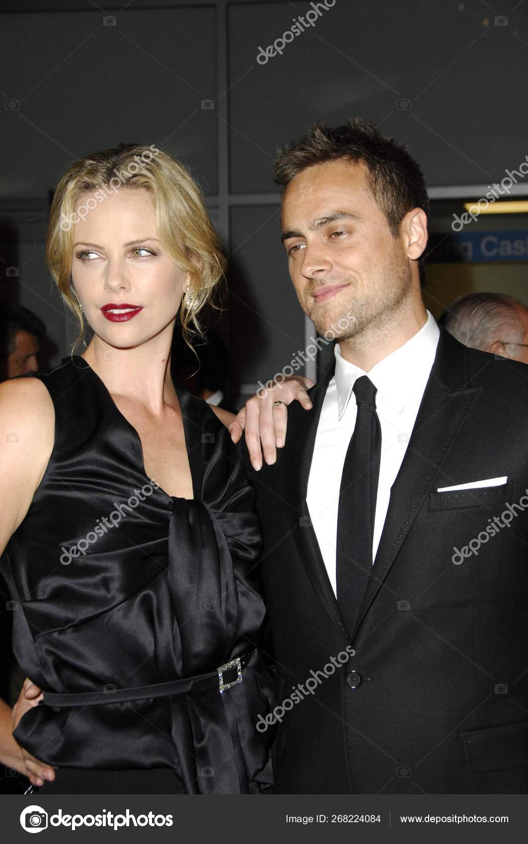 Charlize Theron Stuart Townsend Aux Arrivées Pour Première Valley Elah — Photo éditoriale par ...