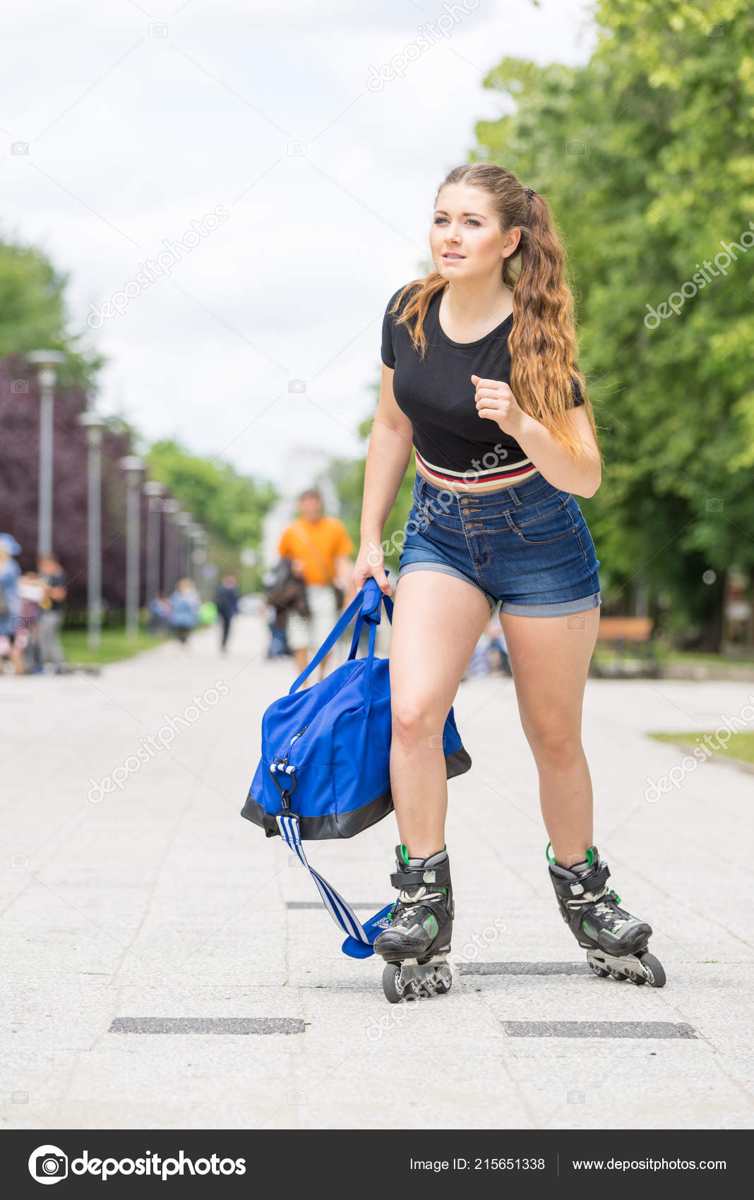 Young Woman Wearing Roller Skates Holding Sport Bag Riding Town — Stock ...