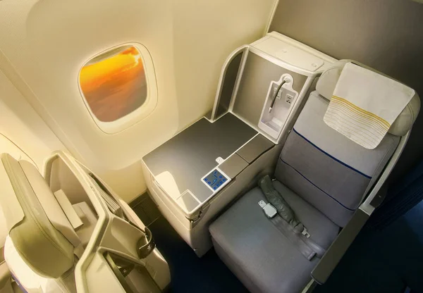 Boeing 747 cabin Stock Photos, Royalty Free Boeing 747 cabin Images ...