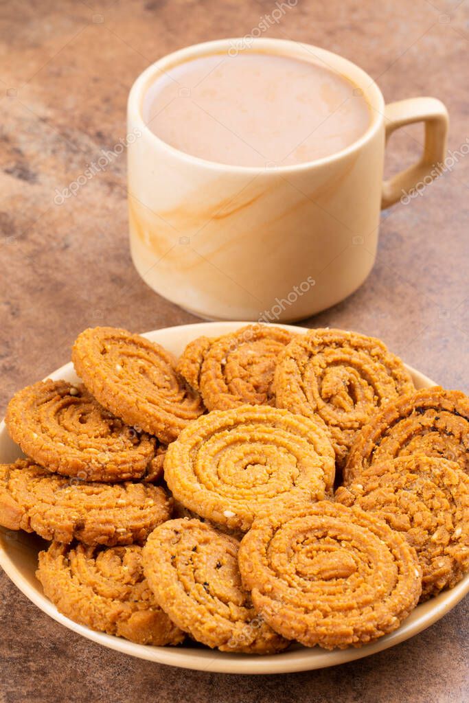 Chakli tradicional indio del aperitivo del tiempo del té, un bocadillo ...