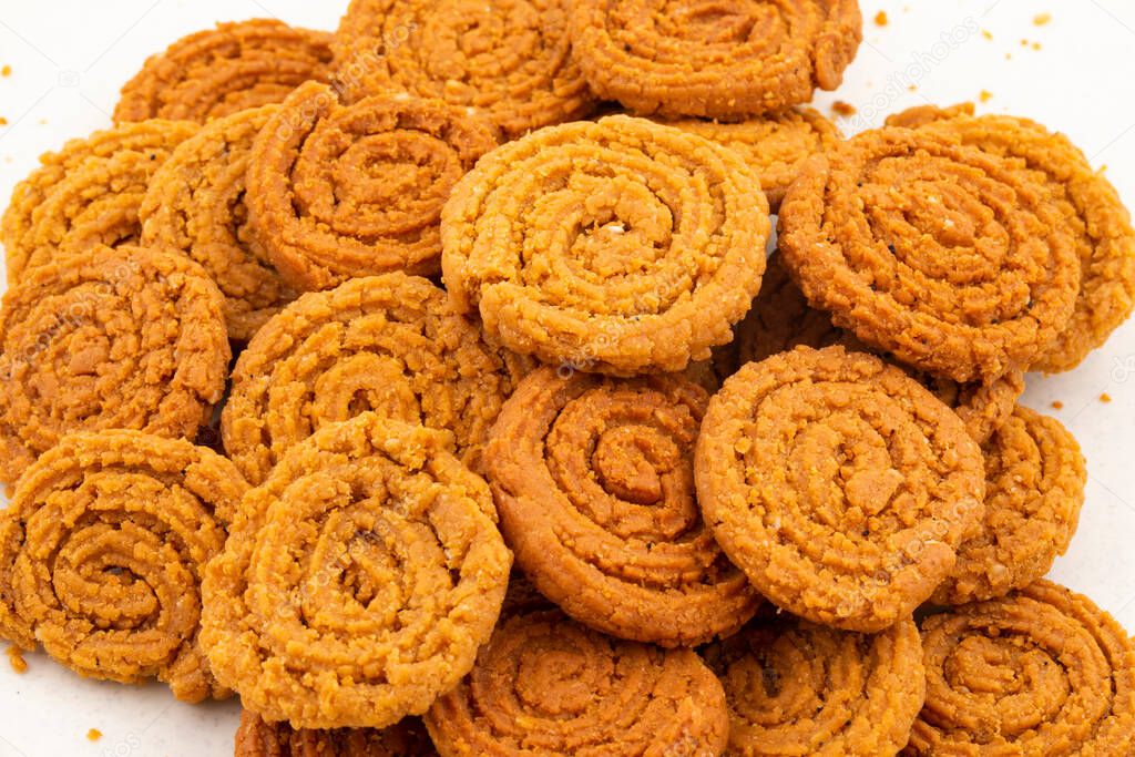 Chakli tradicional indio Snack, un bocadillo frito crujiente en forma ...