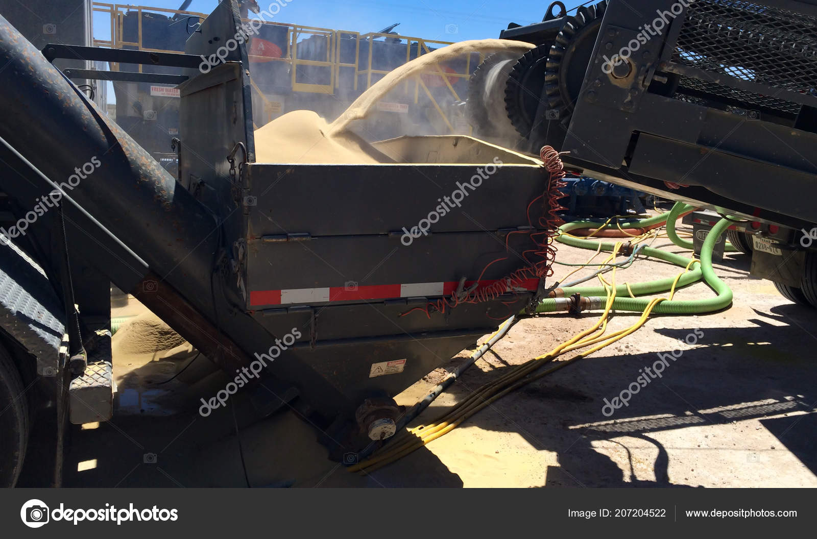 Sand Loaded Blender Hopper Frac Spread — Stock Photo © FreezeFrames ...