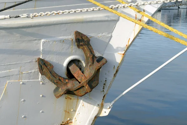 Ship handling anchor fotos de stock, imágenes de Ship handling anchor ...
