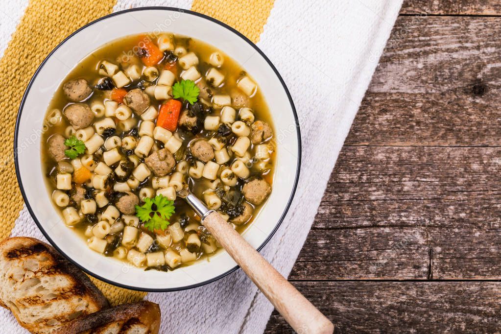 Sopa De Boda Italiana
