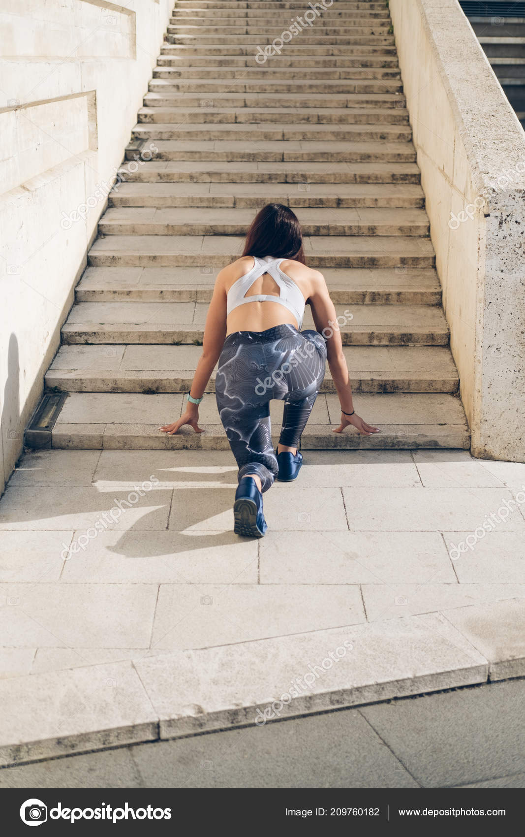 Back View Female Athlete Starting Line Pose Ready Running Climbing ...