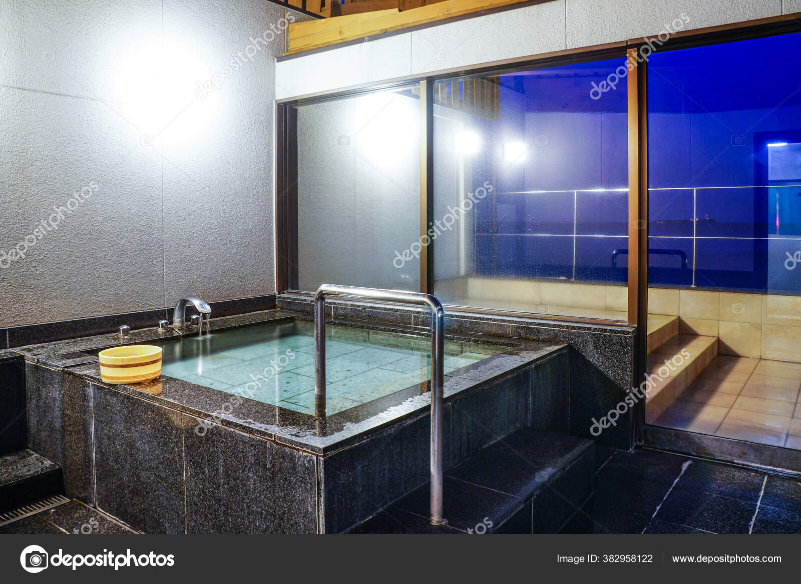 Indoor Japanese Hot Springs Bath Onsen — Stock Photo © darkhriss #382958122