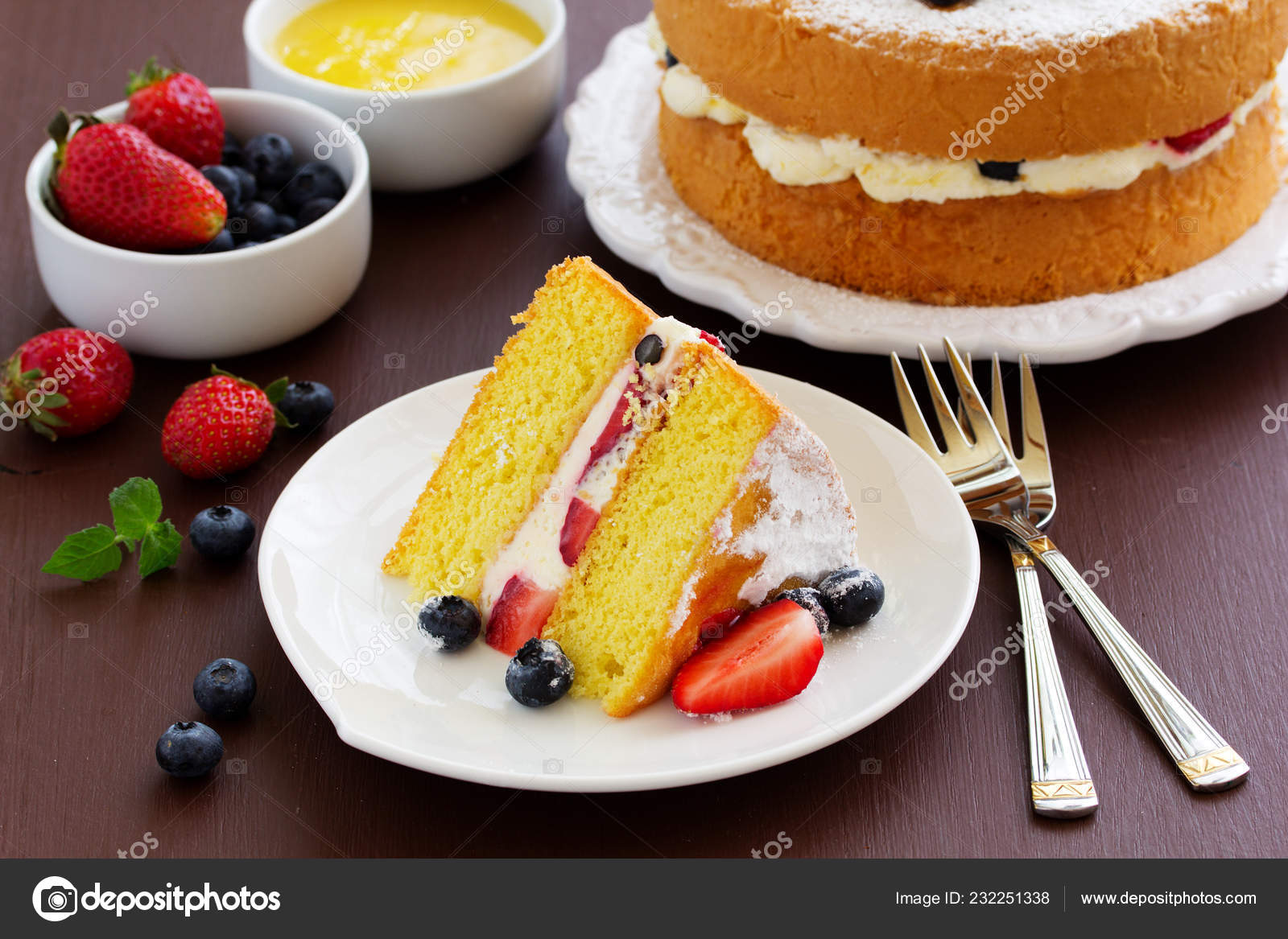 Genoise Cake Cream Berries Lemon Cream — Stock Photo © ld1976 #232251338