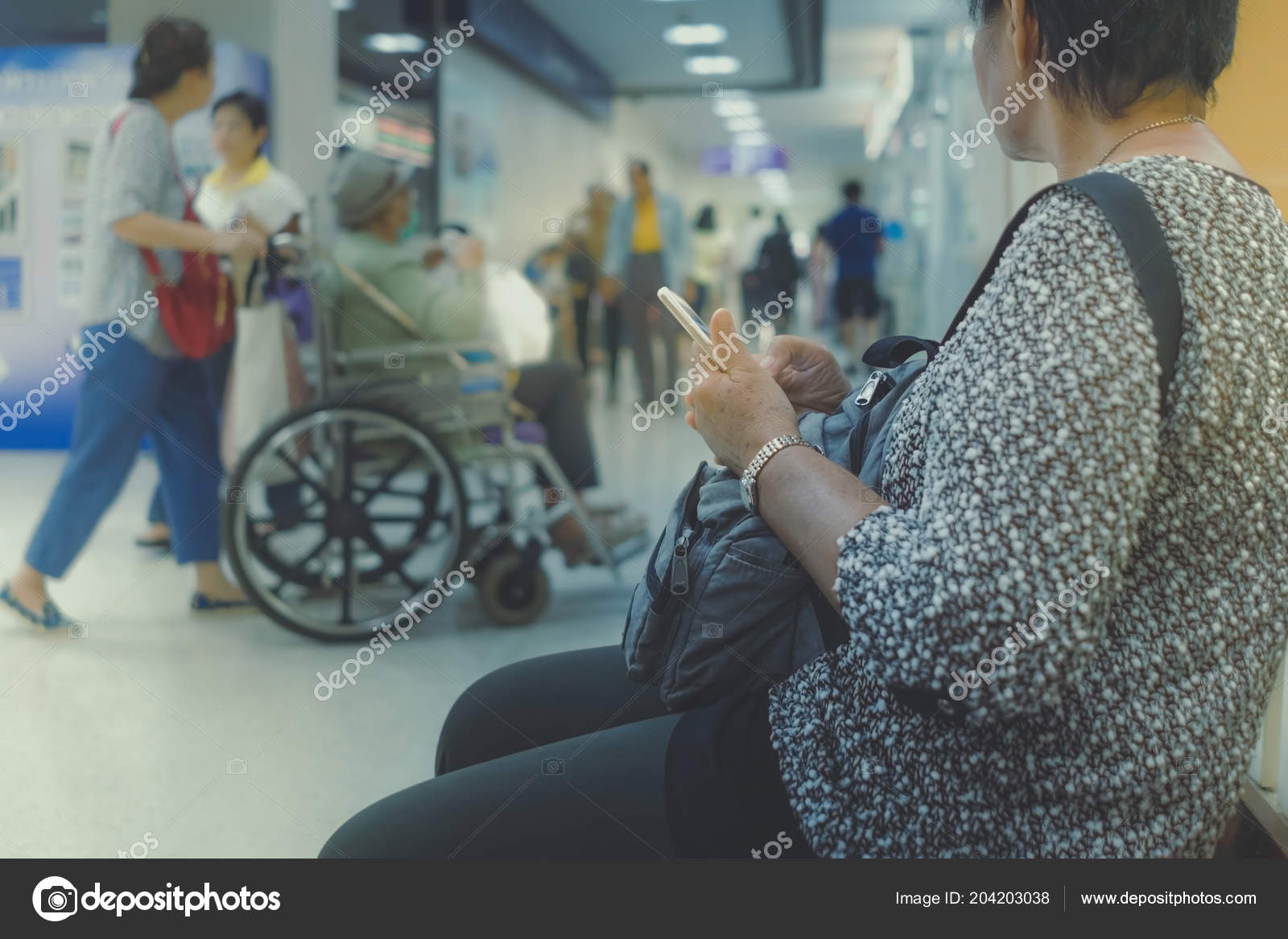 Muchos Pacientes Esperan Médicos Enfermeras Hospital — Foto de stock ...