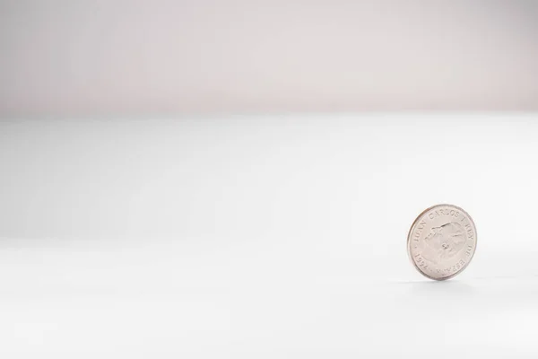 Hombre caminando en monedas fotos de stock, imágenes de Hombre ...