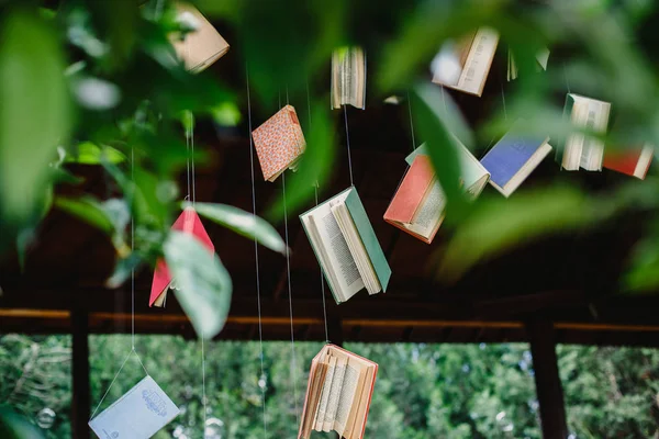 Book tree Stock Photos, Royalty Free Book tree Images | Depositphotos