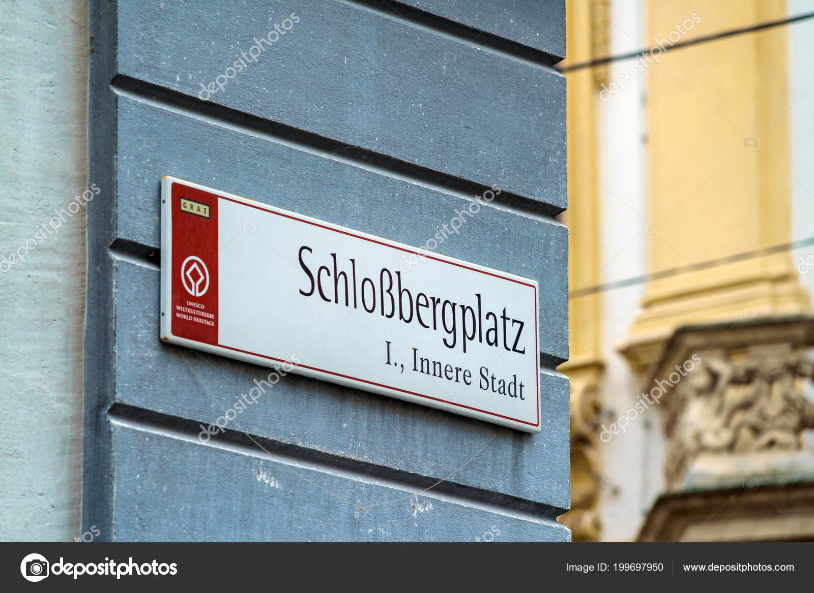 What colour and style do street signs and house number plaques have in ...