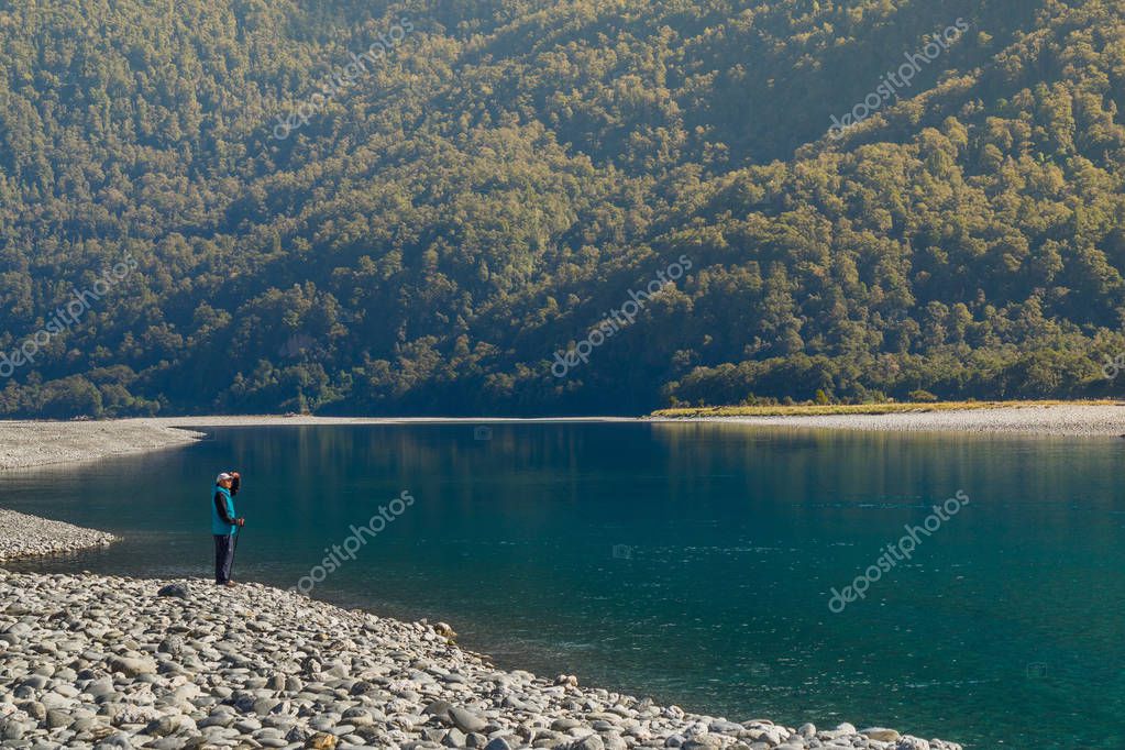 Track to Roaring Billy Falls, Ubicado en Mt. Parque Nacional Aspirante ...