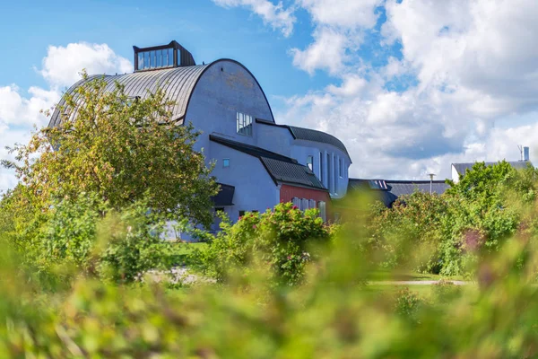 JARNA, SUECIA, 18 AGO 2018: La arquitectura de Vidarkliniken en Jarna ...