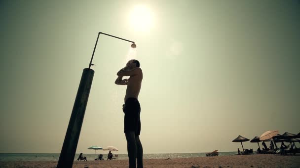 821 vídeos de Hombre duchandose, metraje de Hombre duchandose sin ...