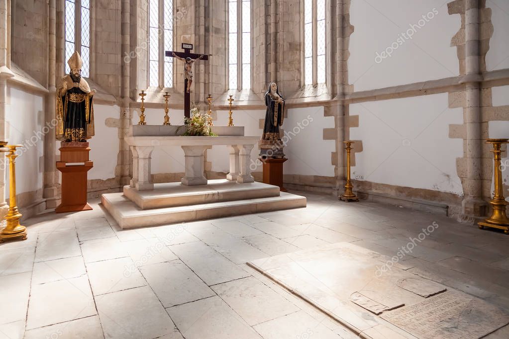 Santarem, Portugal. 11 de septiembre de 2015: ábside gótico de la ...
