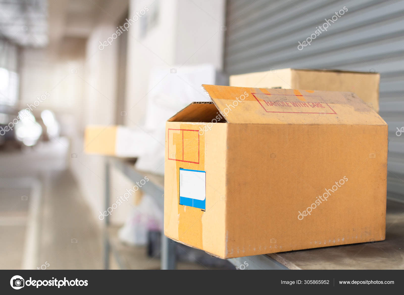 Hand carrier Opening the box Carton on blurred background for pr ...
