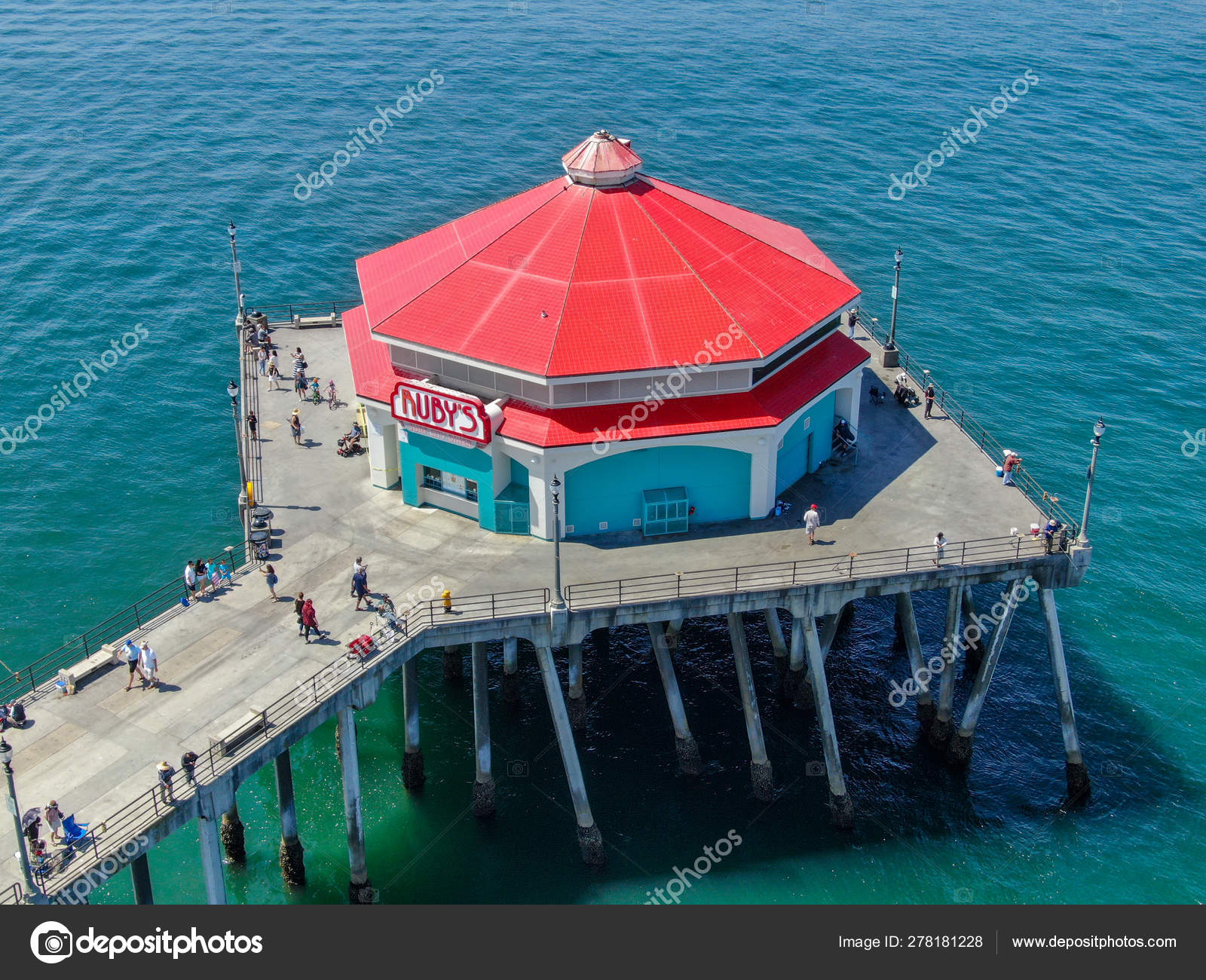 Aerial View Huntington Pier Ruby's Diner Tourist Enjoying Walk Pier ...