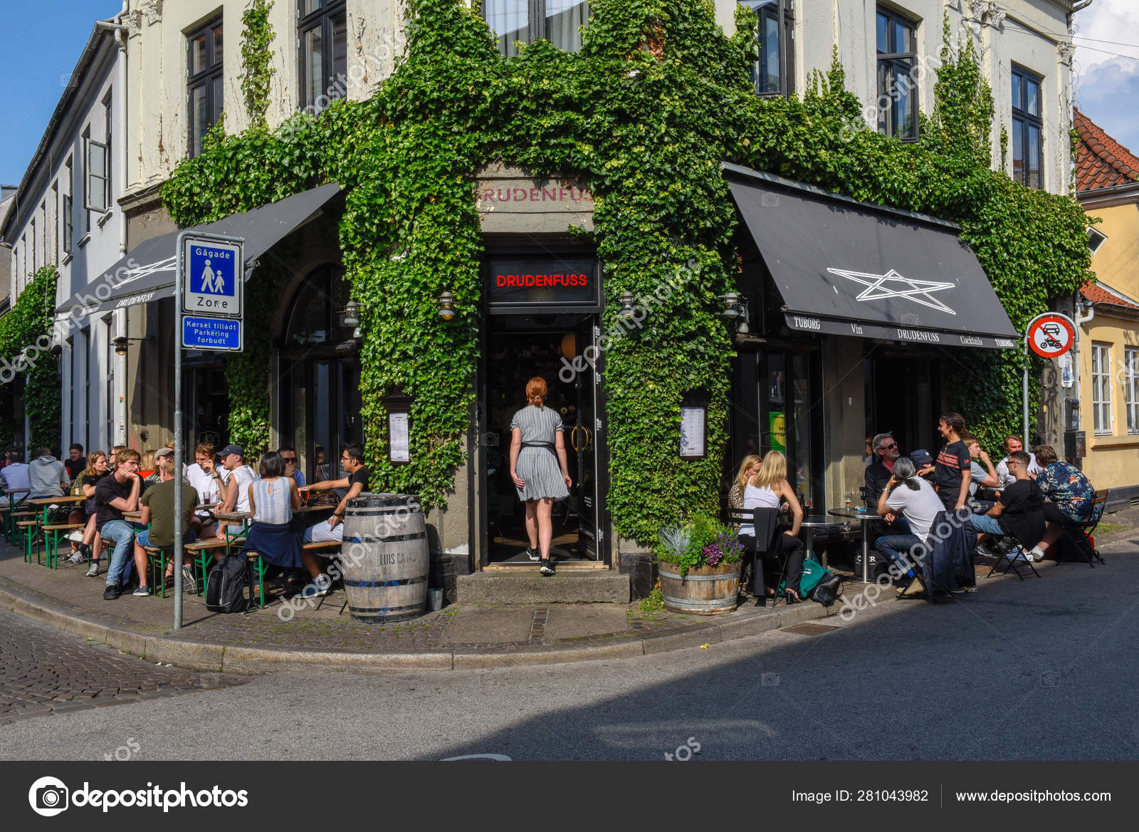 People drinking on a street bar of Aarhus on Denmark — Stock Editorial ...