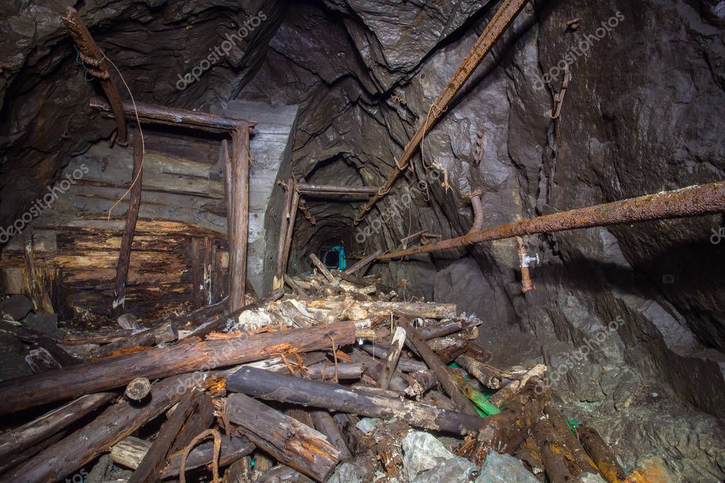 Old Gold Mine Underground Tunnel Collapsed Wooden Timbering — Stock ...