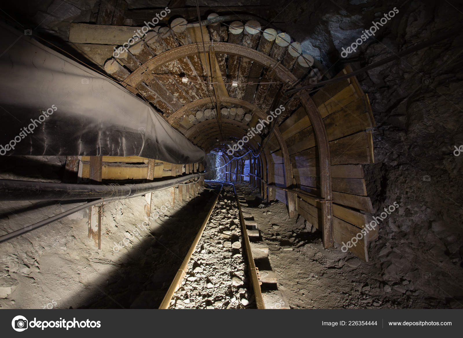 Underground Gold Mine Shaft Tunnel Drift Rails Light — Stock Photo ...