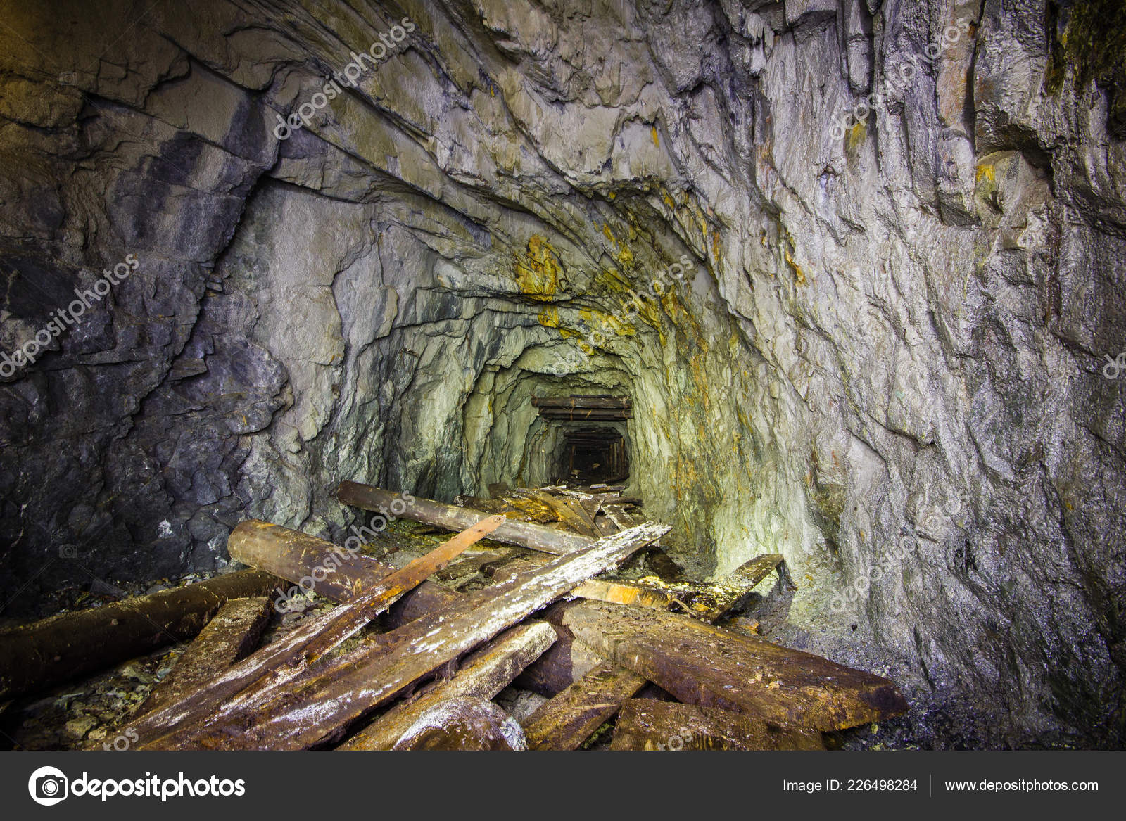 Old Gold Mine Underground Tunnel Collapsed Wooden Timbering — Stock ...