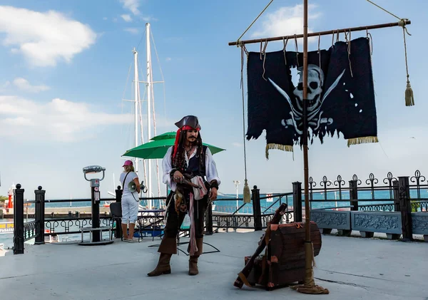 El personaje principal de la serie de películas "Piratas del Caribe ...