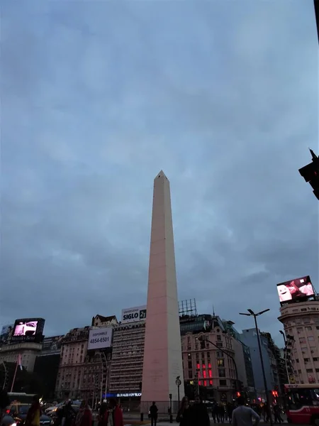 El Obelisco de Buenos Aires es un monumento histórico considerado un icono de la ciudad de ...