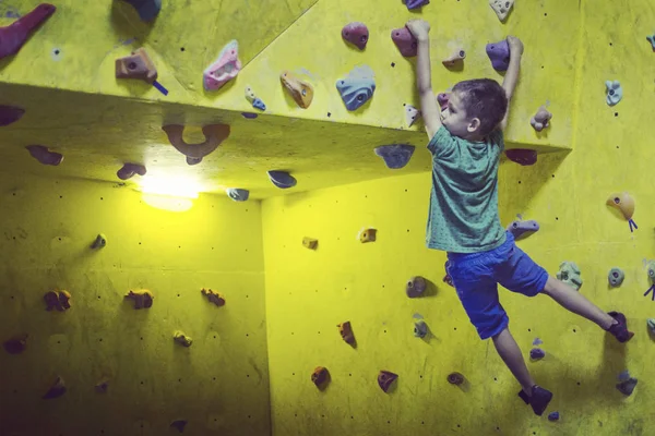 Kids bouldering Stock Photos, Royalty Free Kids bouldering Images ...