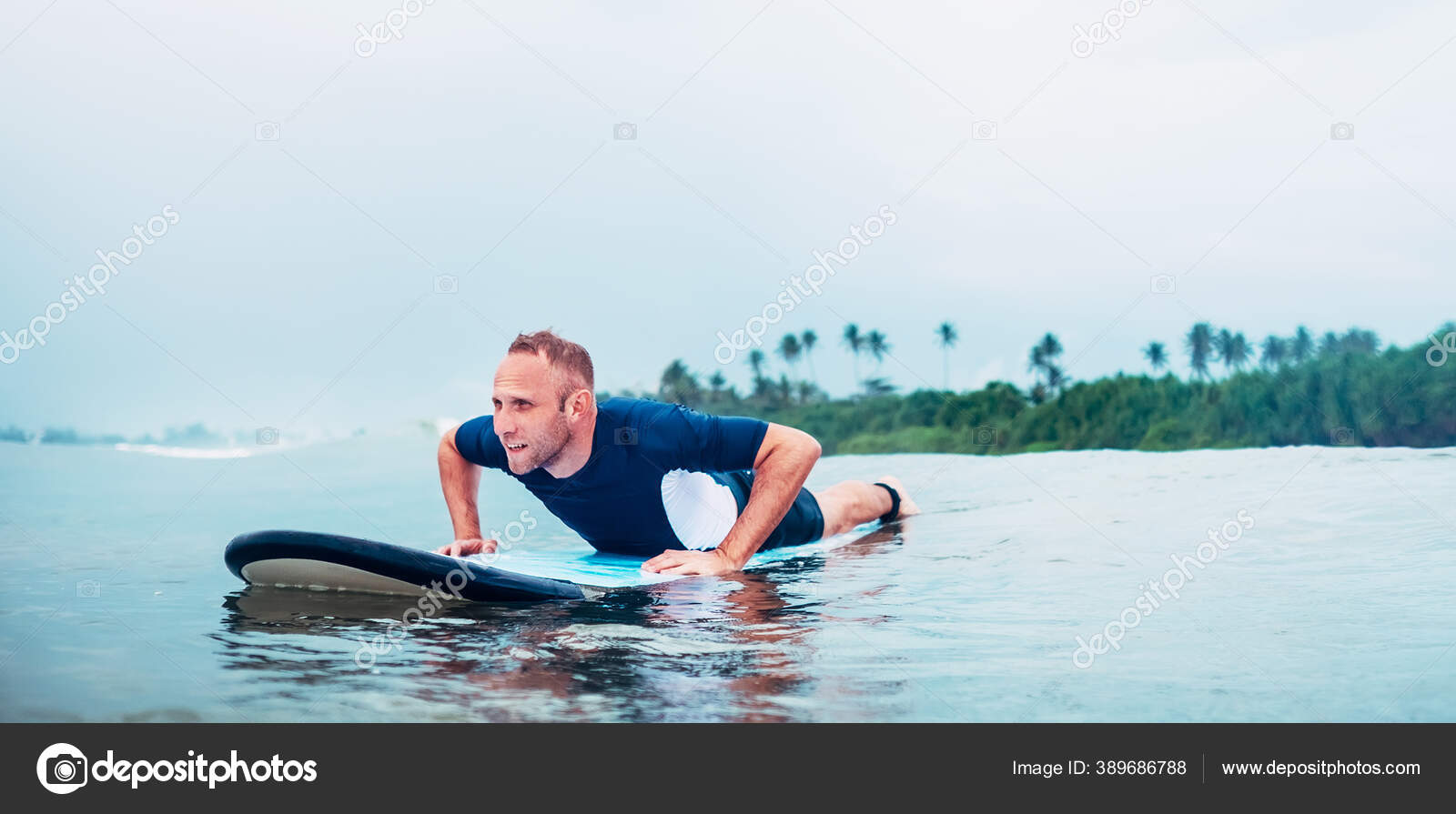 Surfista Hombre Flota Tabla Surf: fotografía de stock © solovyova ...