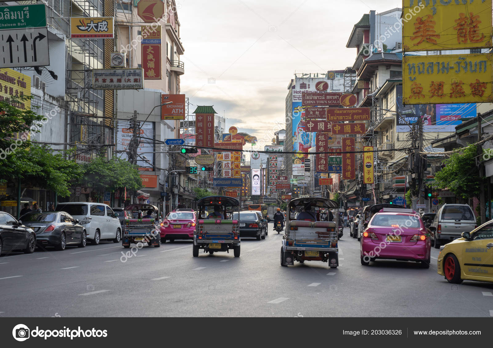 Cars Shops Yaowarat Road Its Busy Traffic Neon Signs Chinatown – Stock Editorial Photo ...