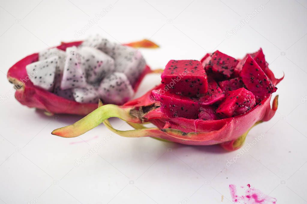 Fruta exótica madura de color rosa y blanco Pitaya o Dragón. Pitahaya ...