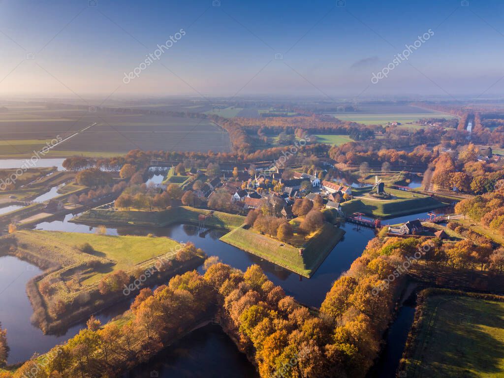 Vista aérea del pueblo de Fortificación de Bourtange. Esta es una ...