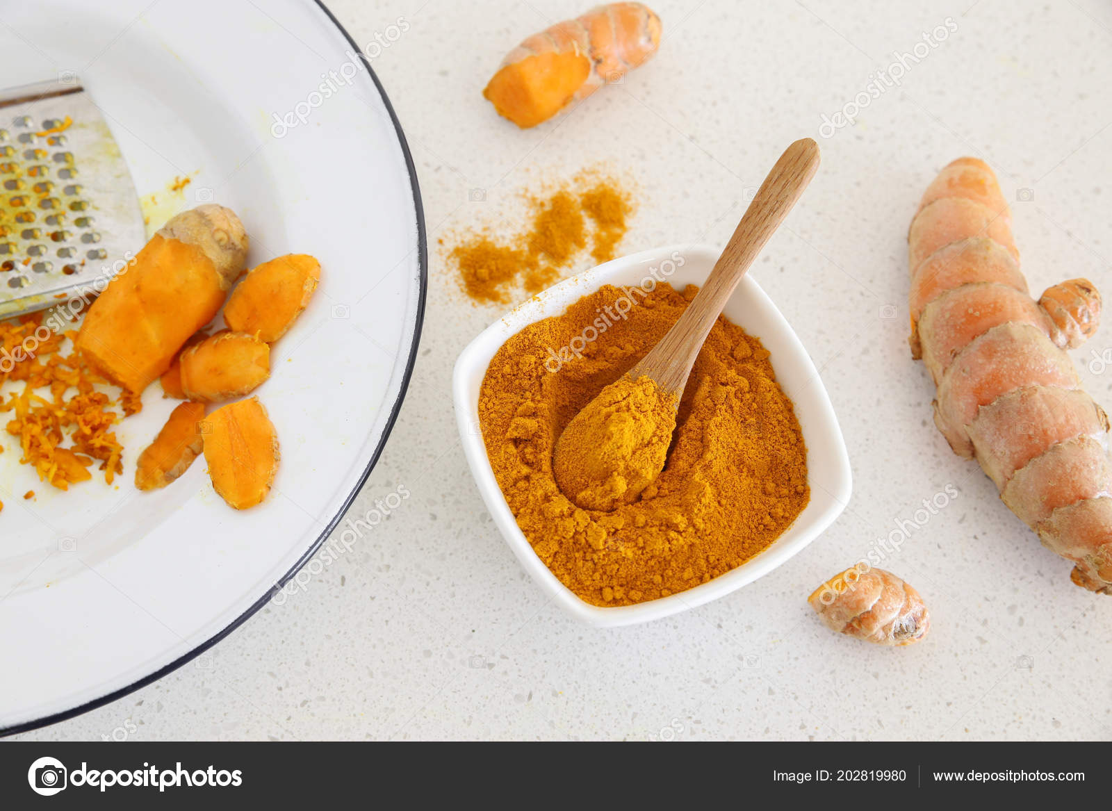 Grated Fresh Turmeric Root Turmeric Powder — Stock Photo © Sewcream ...