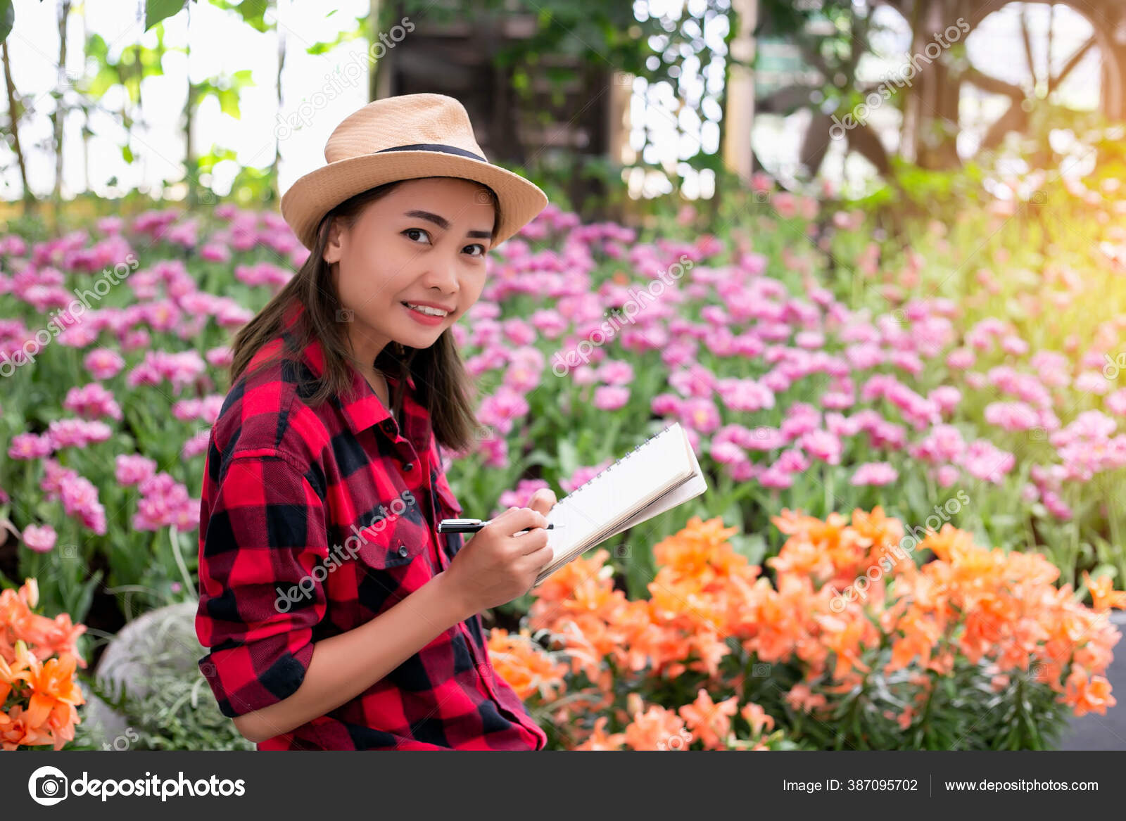 Woman Taking Notes White Flower Garden — Stock Photo © chaunpis@buriram ...