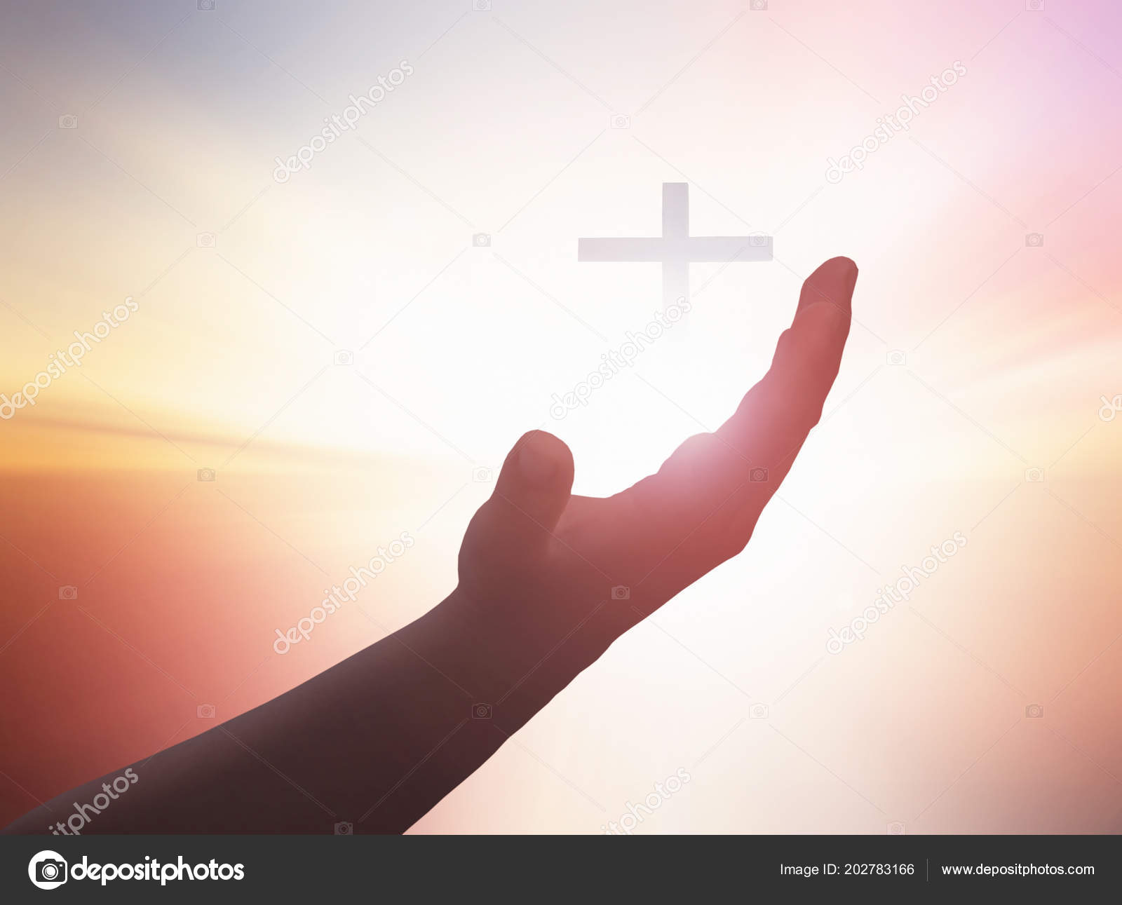 Siluet Doa Doa Kristen Mengangkat Tangan Ketika Berdoa Kepada Yesus ...