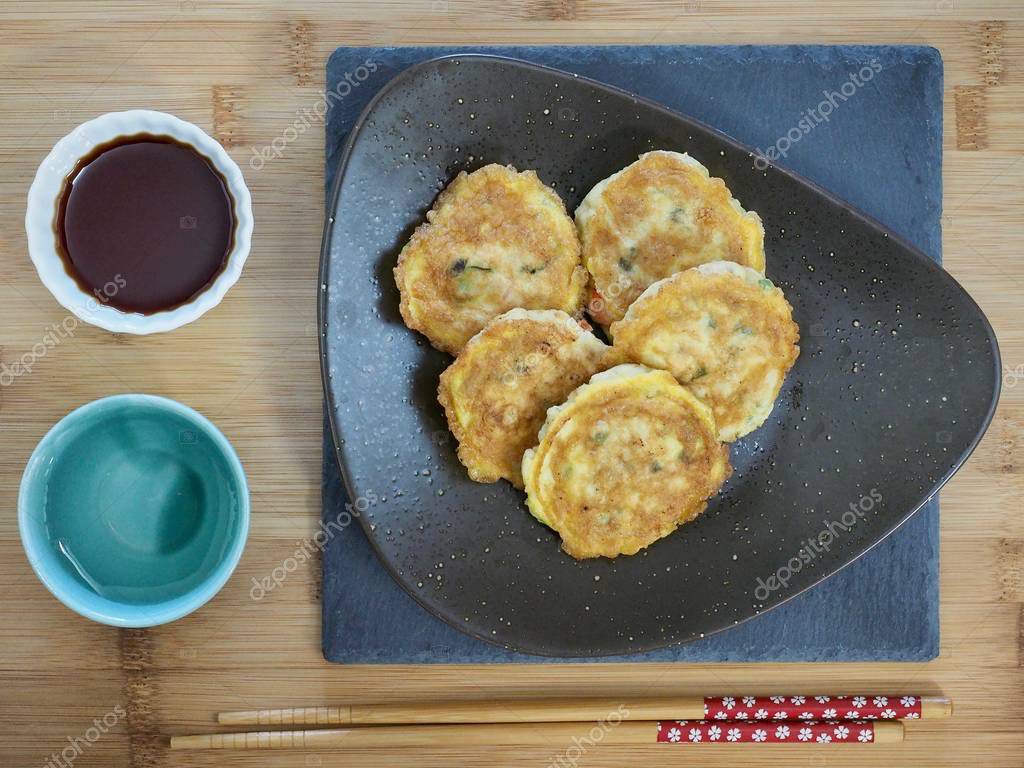 Modo de comida coreana jeon, Panqueques surtidos, albóndigas de estilo ...